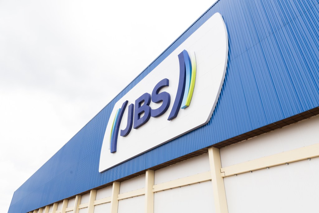 JBS Says U.S. Beef Will Stay Tight in 2026 as Global Platform Cushions ...